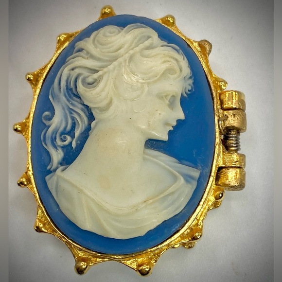 Jewelry | Vintage Cameo Pill Box Shell Cameo Gold Tone Collectible ...